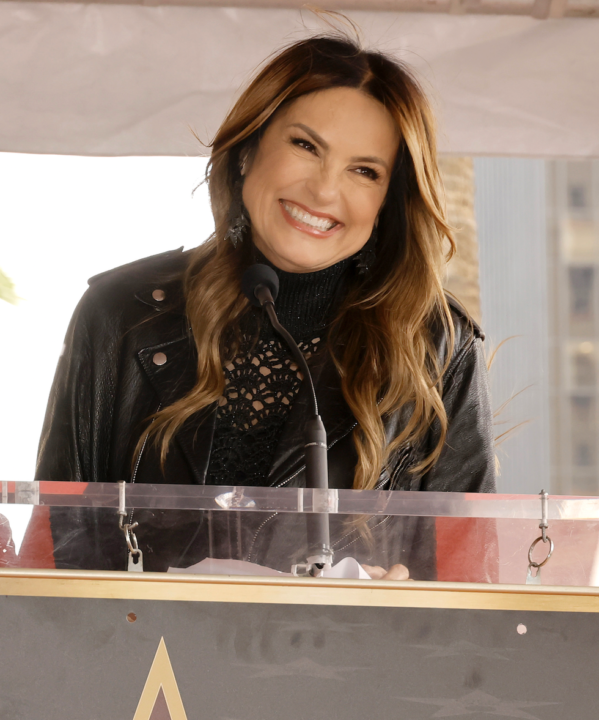 See Mariska Hargitays Smoking Hot Throwback Photo Making Law And